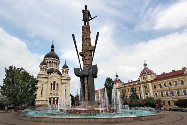 PHOTO: Avram Iancu Statue in Cluj-Napoca, Romania