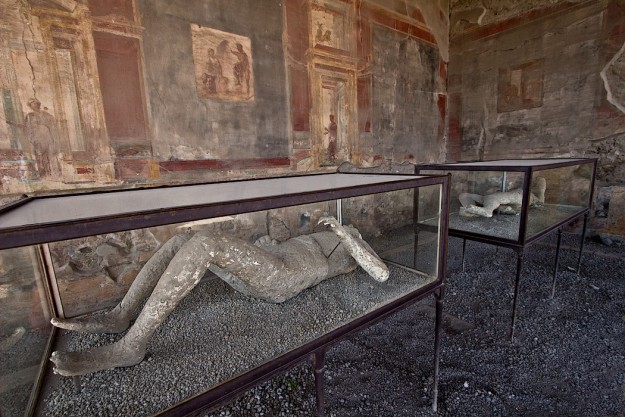 PHOTO: Plaster casts of bodies in Pompeii, Italy