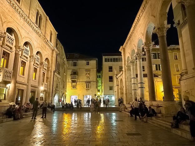 PHOTO: Peristyle of Diocletian's Palace in Split, Croatia - Hole in the ...