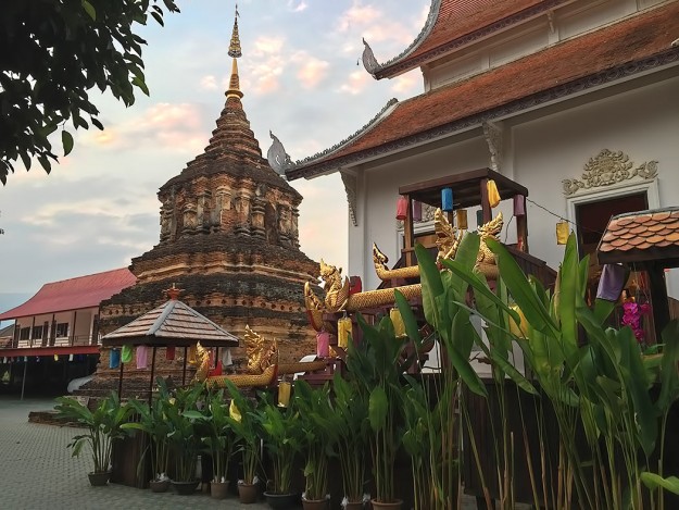 PHOTO: Wat Jet Lin in Chiang Mai, Thailand - Hole in the Donut Cultural ...